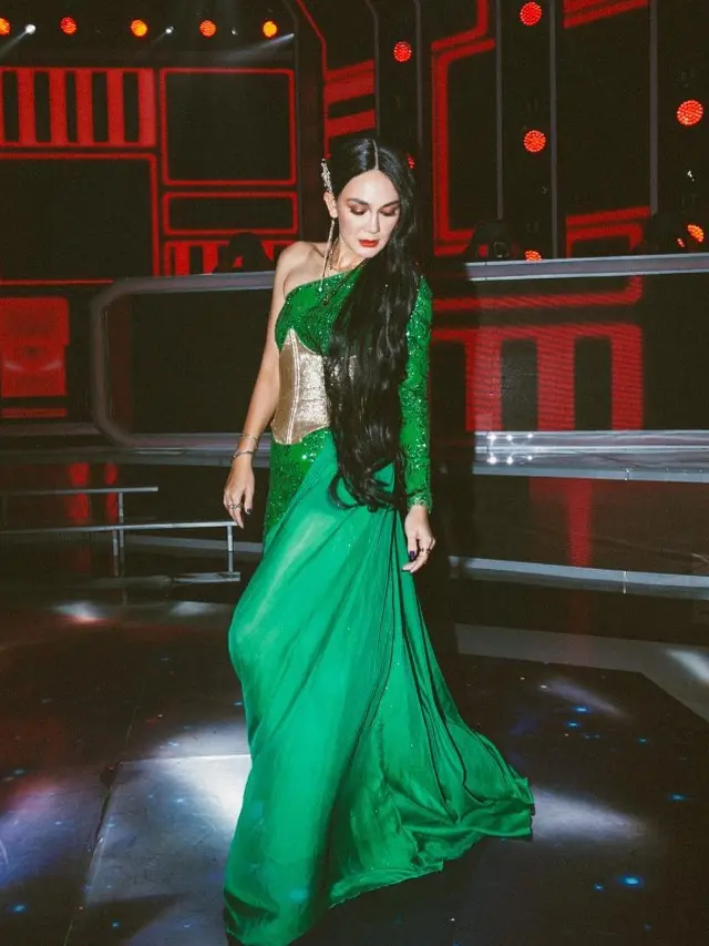 7 Pilihan Gaun Warna Hijau ala Luna Maya, Tampil Fresh dan Glamor di ...
