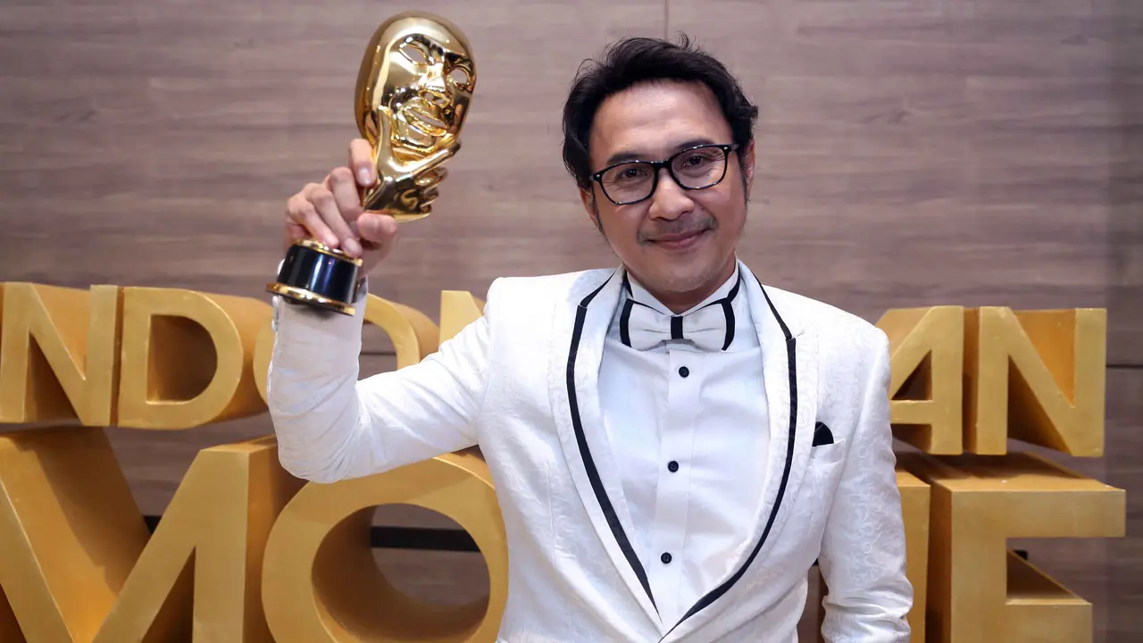 8 Potret Terbaru Agus Kuncoro, Pesonanya Tetap Memikat di Usia 50-an - Hot Liputan6.com