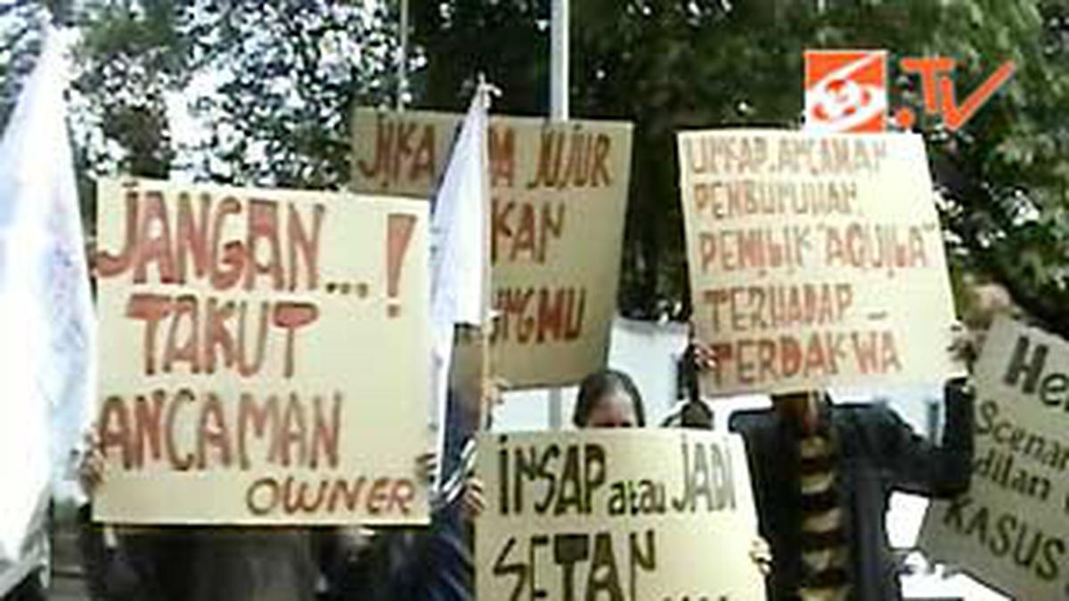Puluhan Mantan Karyawan Hotel Grand Aquila Berdemo - News Liputan6.com