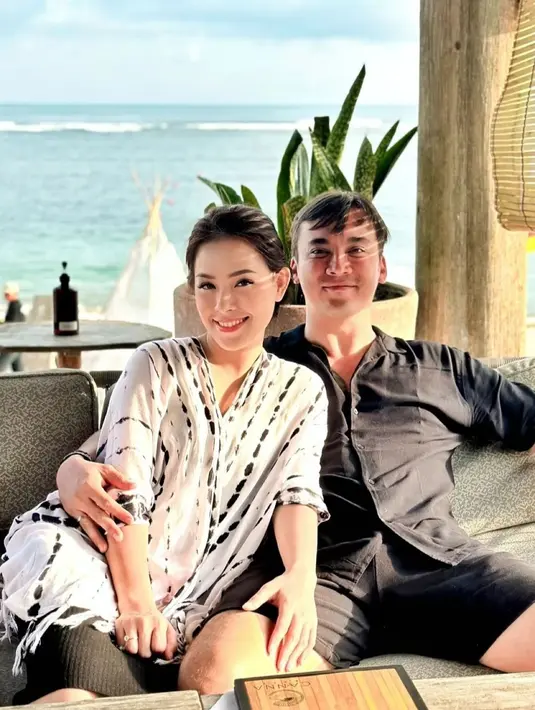 6 Potret Lady Nayoan dan Rendy Kjaernett di Bali, Makin Mesra dan Bikin ...
