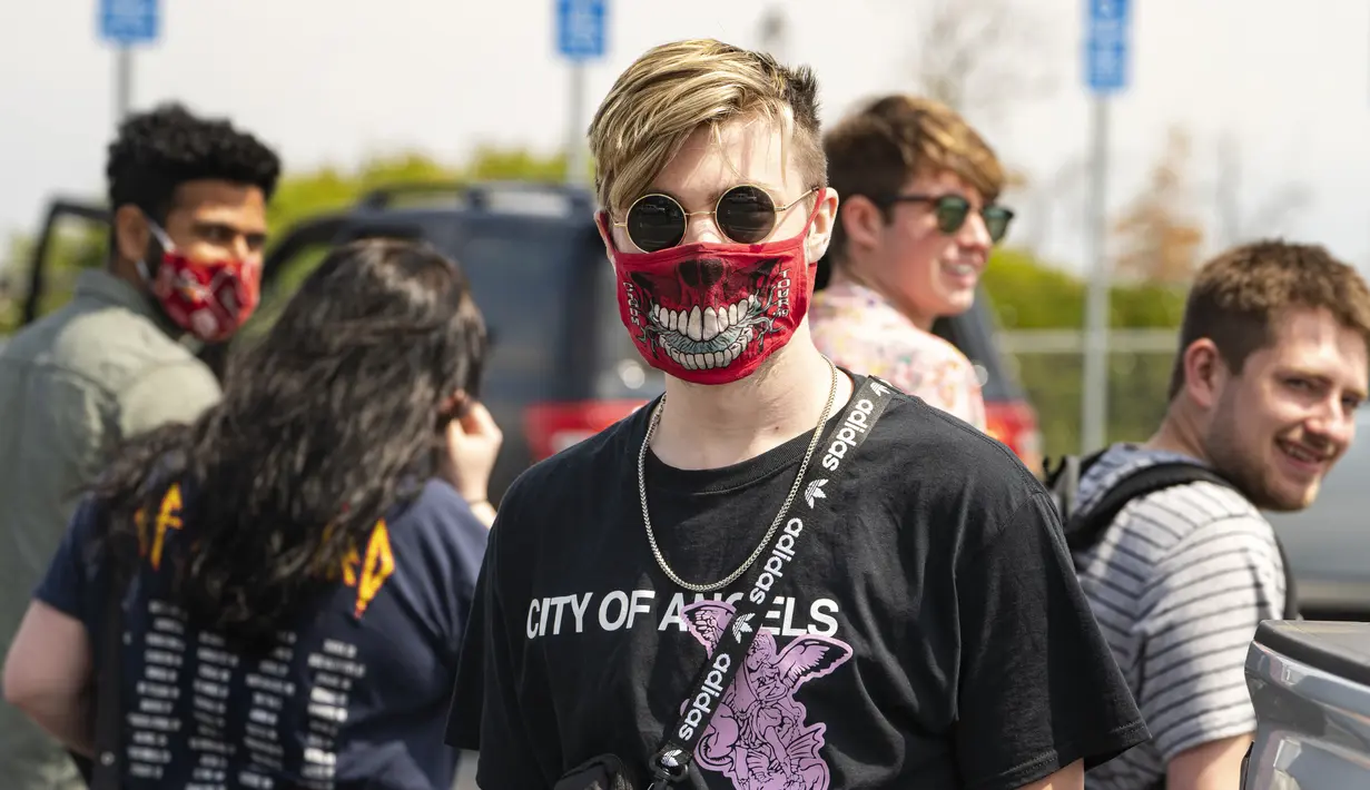 FOTO: California Pertahankan Aturan Penggunaan Masker hingga 15 Juni ...