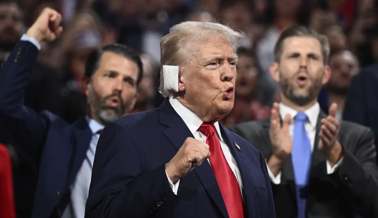 Dengan Telinga Diperban, Donald Trump Hadiri Konvensi Nasional Partai ...