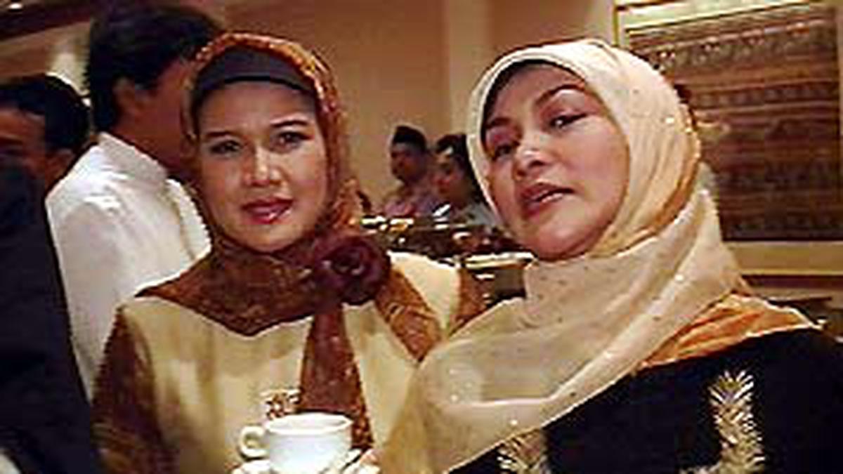 Cici "Tegal" dan Theny Masih Melajang - ShowBiz Liputan6.com