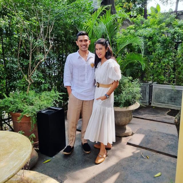 12 Tahun Menikah, Ini 7 Momen Kompak Dian Sastrowardoyo Bersama Suami ...