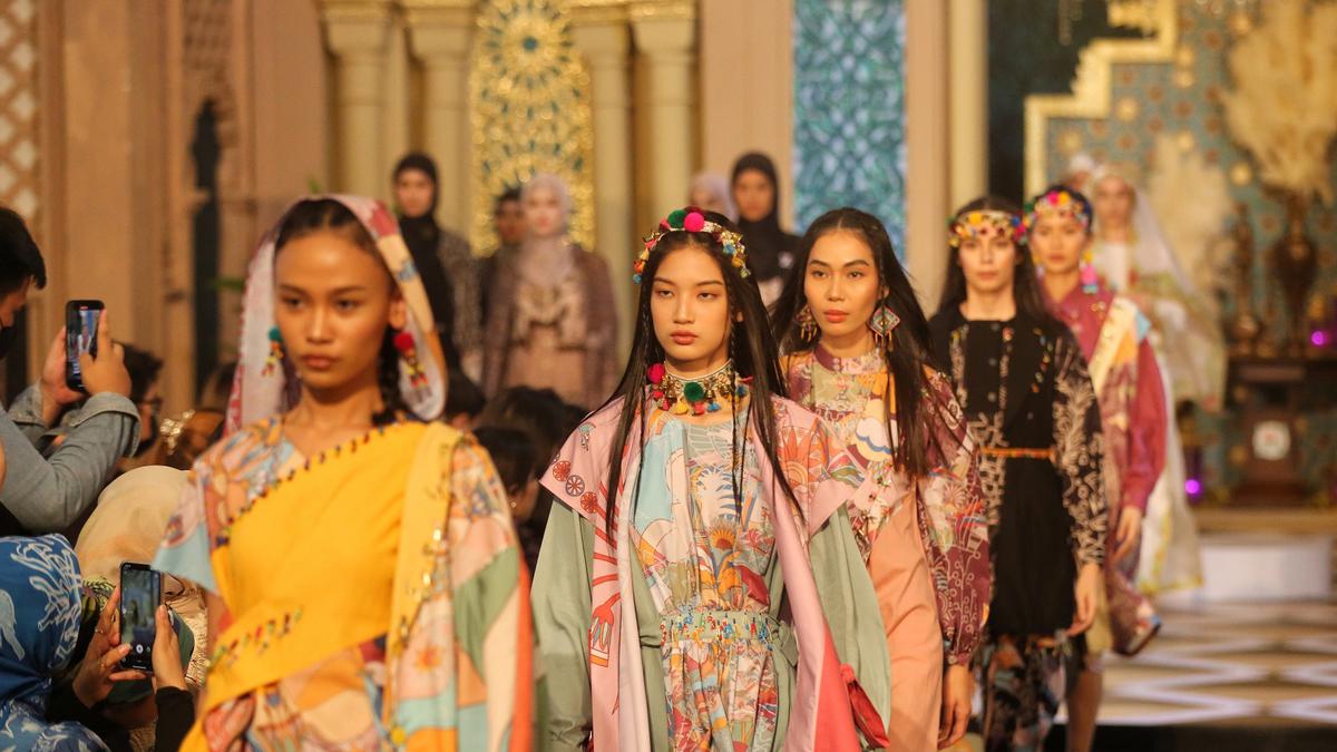 10 Inspirasi Koleksi Busana Lebaran 2023 di Raya Fashion Parade Central ...