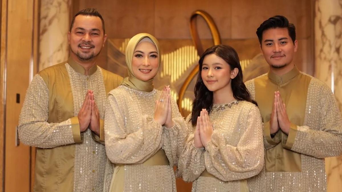 Kedekatan Sultan Djorghi dengan Putra Sambungnya Rafi Pangestu - Foto ...