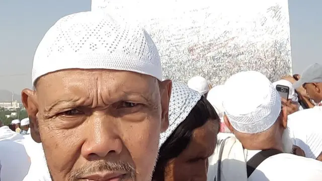 Semangat Wingky Harun Sampai ke Puncak Jabal Rahmah - ShowBiz Liputan6.com