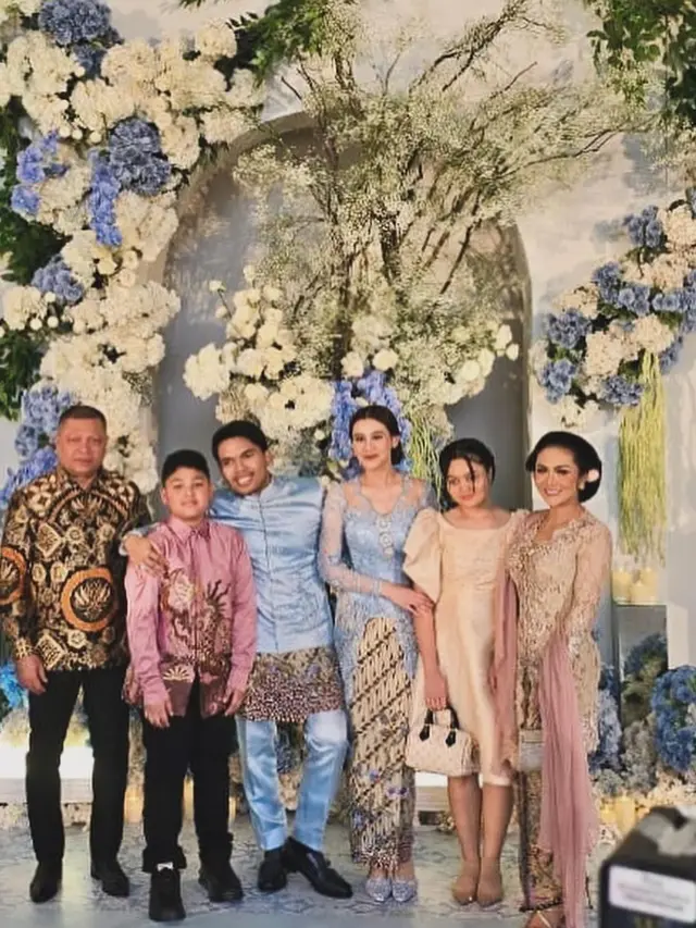 Gaya Kompak Amora Lemos, Arsy Hermansyah, dan Ameena Atta Tenteng Tas Branded Puluhan Juta di ...