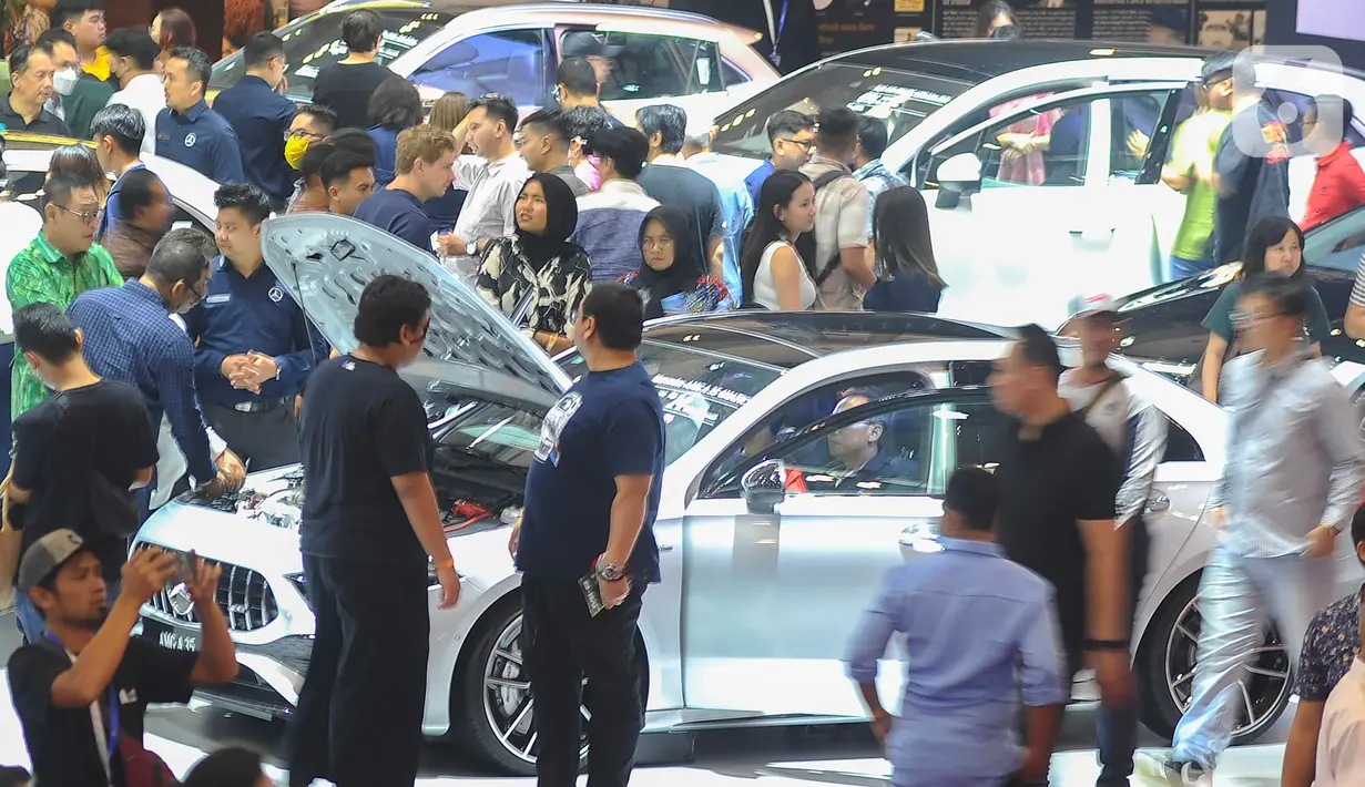 Pengunjung Padati Pameran Otomotif GIIAS 2023 - Foto Liputan6.com