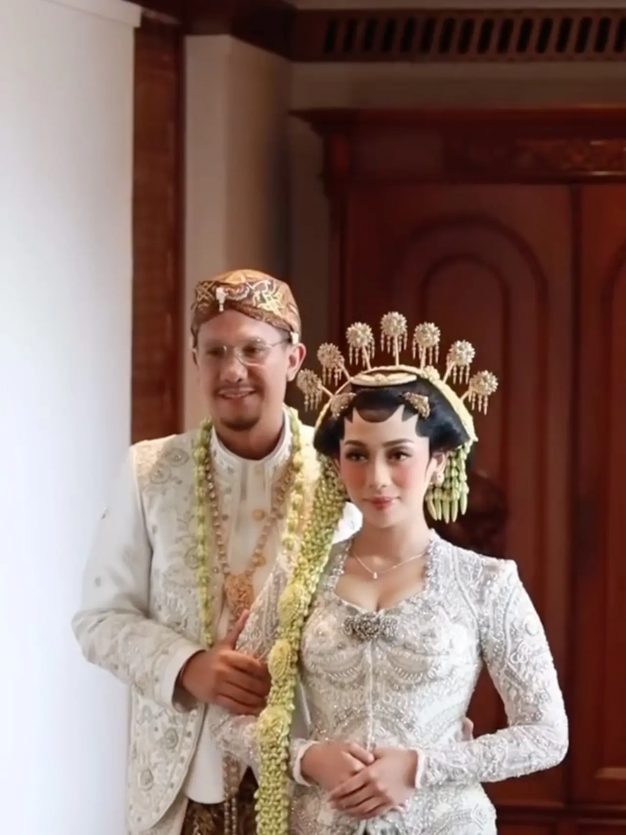 Angga Puradiredja Sah Nikah dengan Dewi Andarini, Maskawin 53 Gram Emas ...