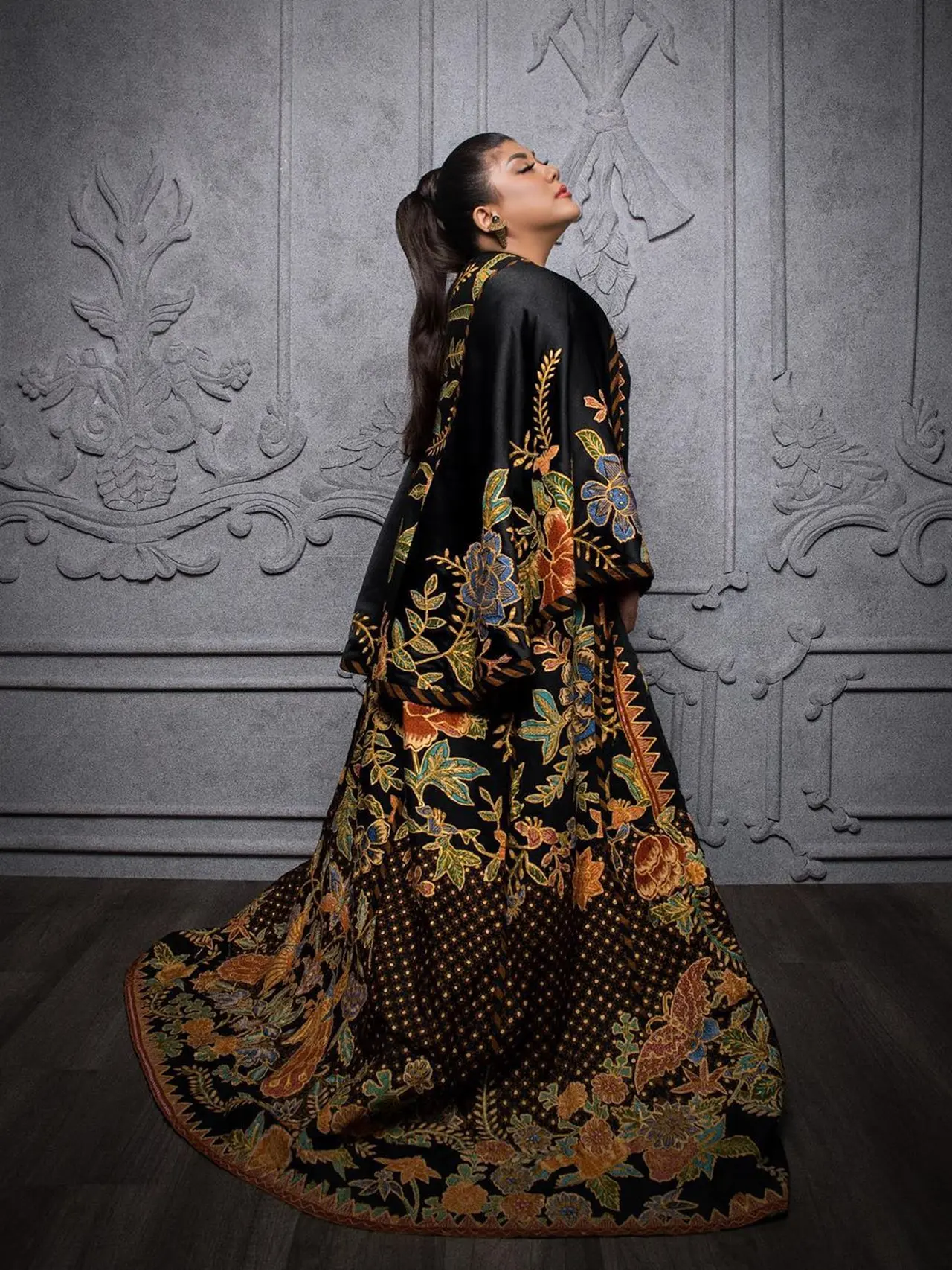 Regina Ivanova Gelar Acara Tunangan dengan Lucky Jayadi - ShowBiz ...