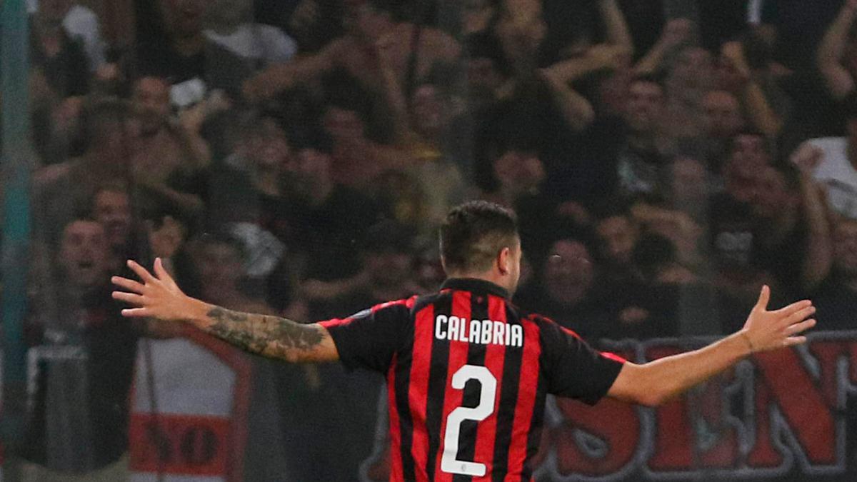 MU Kepincut Bek AC Milan