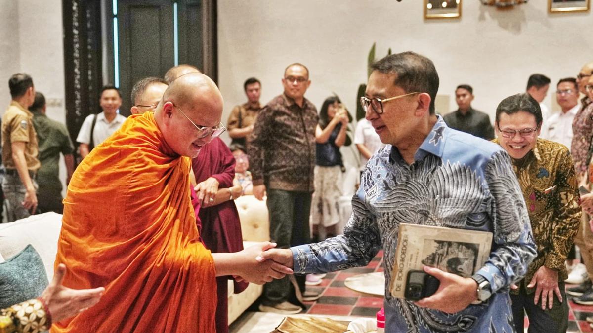 Menjelang Waisak 2025, Fadli Zon Dorong Inklusivitas dan Pemulihan ...