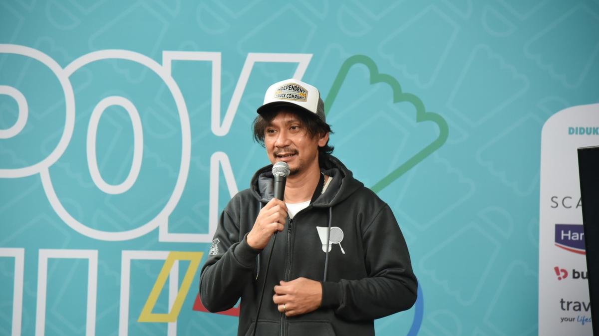 Vincent Rompies Gunakan Topi Untuk Tutupi Masalah Kebotakan Rambut ...