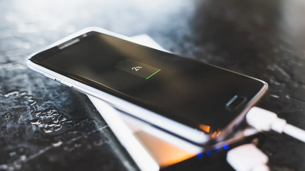 6 Kesalahan Memakai Powerbank yang Bikin Ponsel Rusak - Hot Liputan6.com
