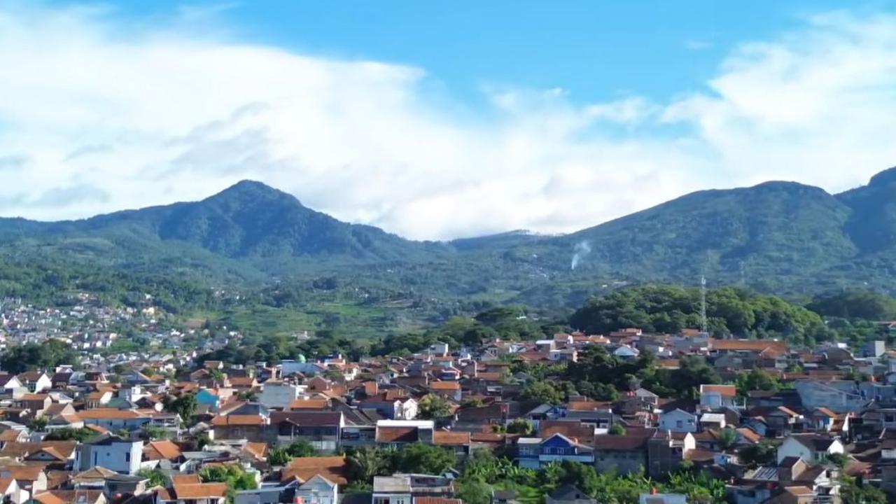6 Fakta Menarik Gunung Geulis Manggahang yang Punya 3 Jalur Pendakian
