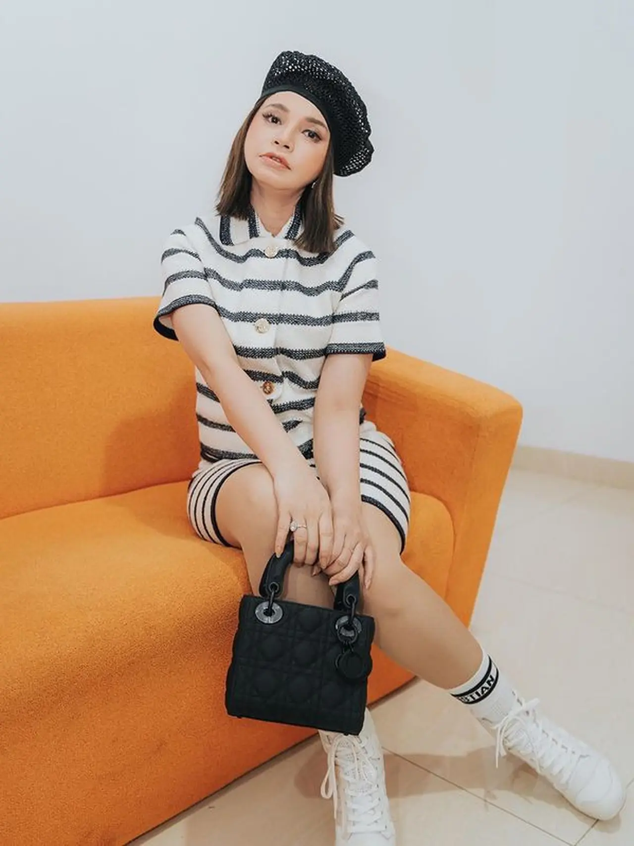 8 Potret Gaya Busana Rossa yang Dibilang Tampak Lebih Muda