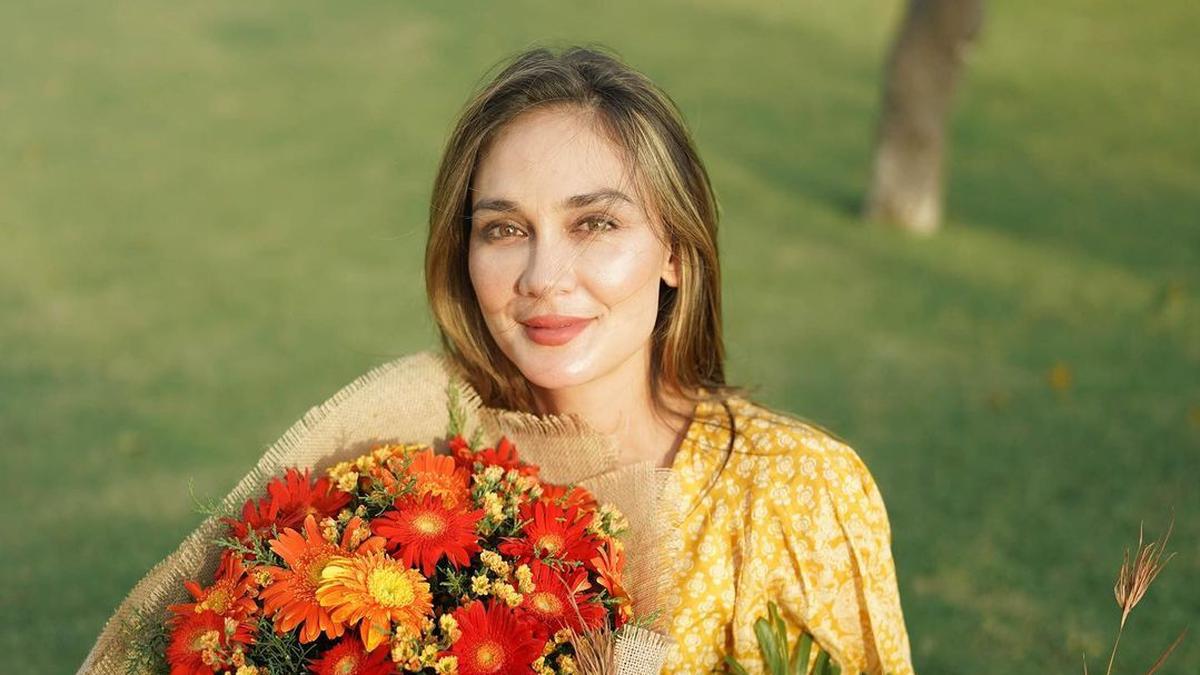 Luna Maya Ulang Tahun, Herjunot Ali Beri Buket Bunga - ShowBiz Liputan6.com