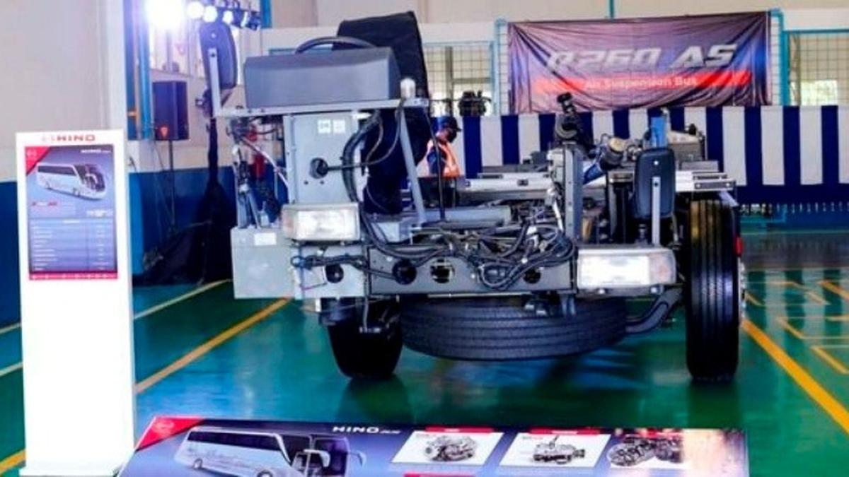 Bus Baru Hino Dilengkapi Air Suspension dan Mesin Bertenaga Badak ...
