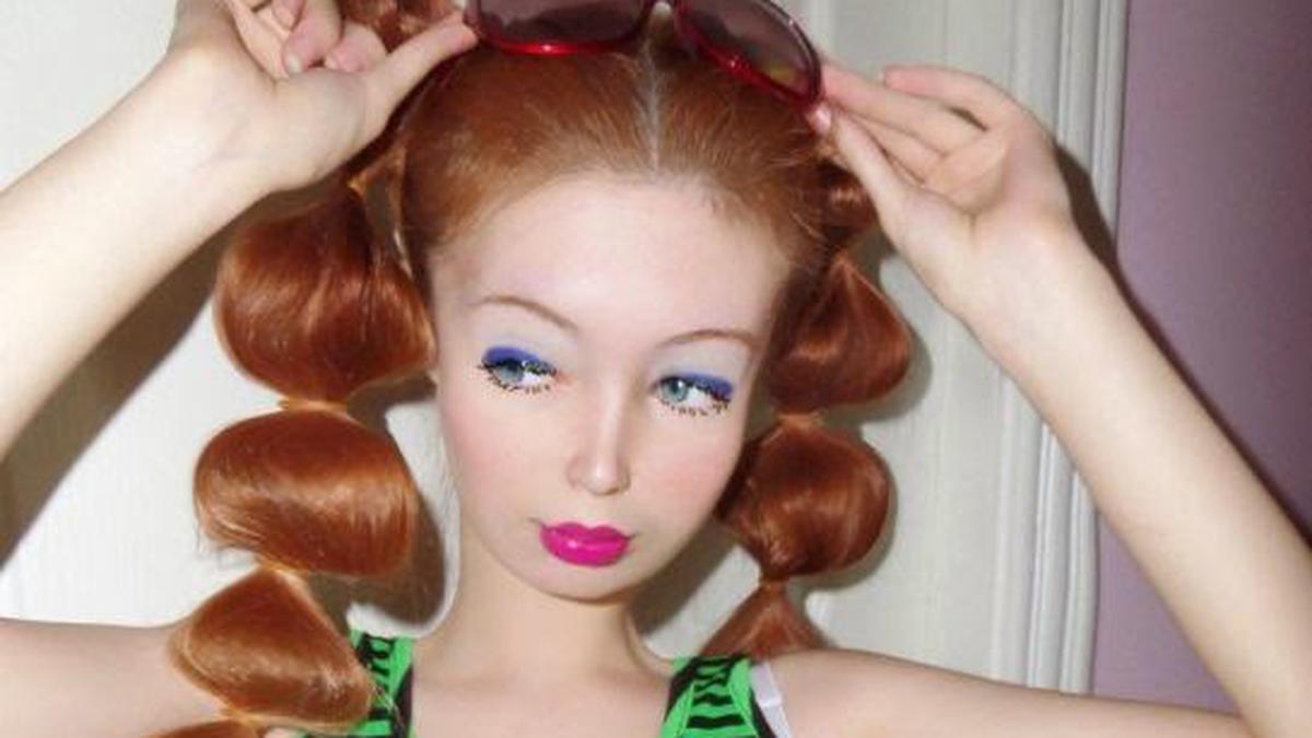 Satu Lagi, Gadis Barbie Baru Yang Pinggangnya Super Duper Kecil - Photo ...