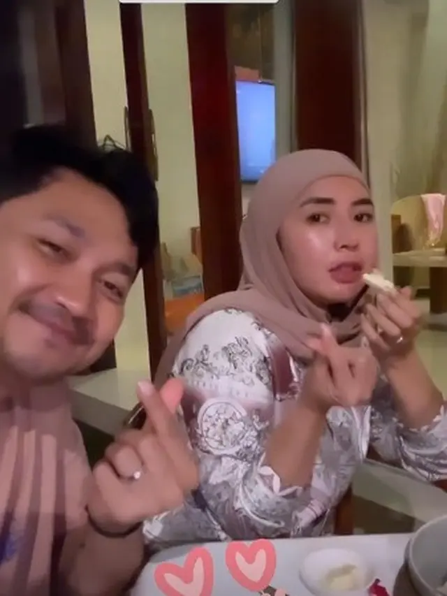 6 Potret Angga Wijaya Honeymoon Lagi dengan Istri, Berdua Tanpa Anak - Hot Liputan6.com