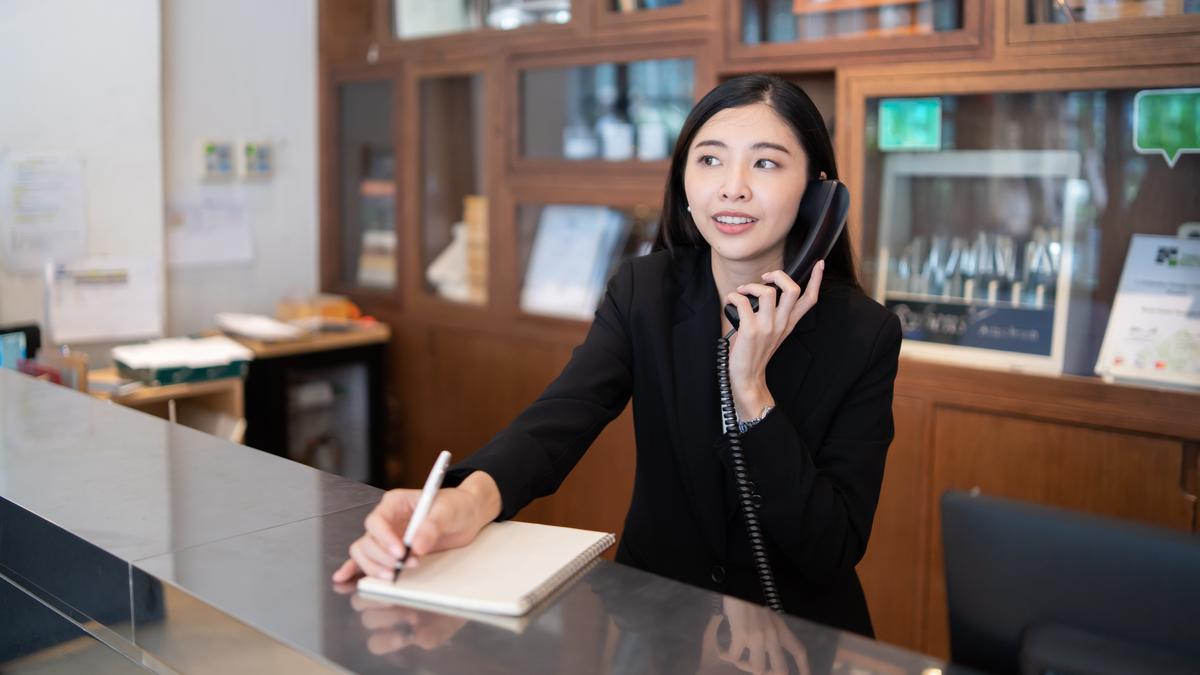 Resepsionis adalah Penyambut Tamu, Ini Jobdesk dan Kualifikasinya