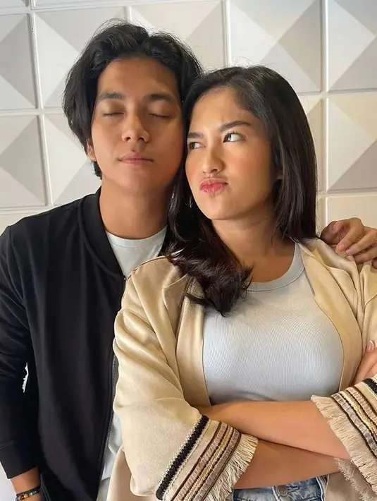 Main Serial Bareng, Ini Potret Ochi Rosdiana dan Ajil Ditto yang Bikin Baper - Foto Liputan6.com