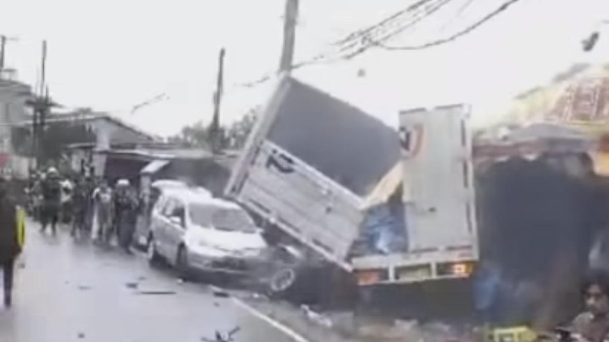 Kecelakaan Beruntun Libatkan 5 Kendaraan di Jalur Puncak Bogor - News ...