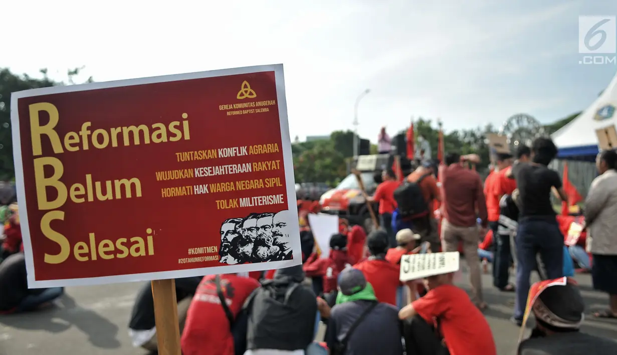 FOTO: Peringatan 20 Tahun Reformasi, Massa Datangi Istana Merdeka ...