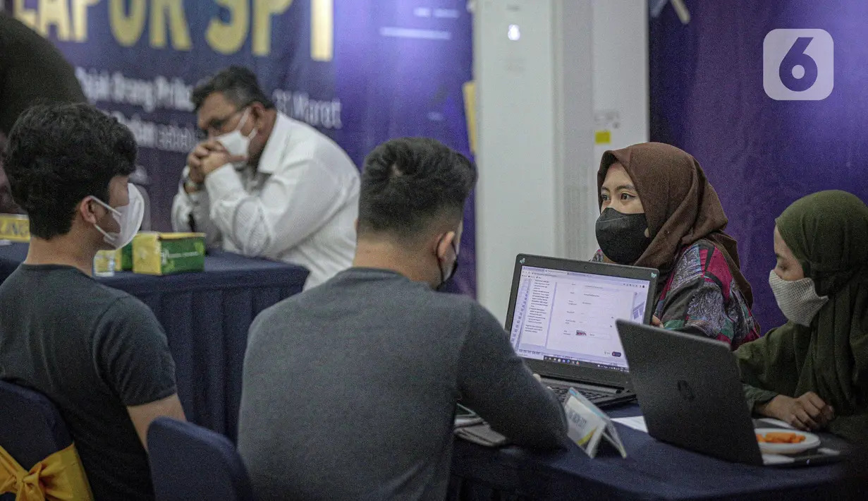 FOTO: Suasana Hari Terakhir Pelaporan SPT Pajak Tahunan - Foto Liputan6.com