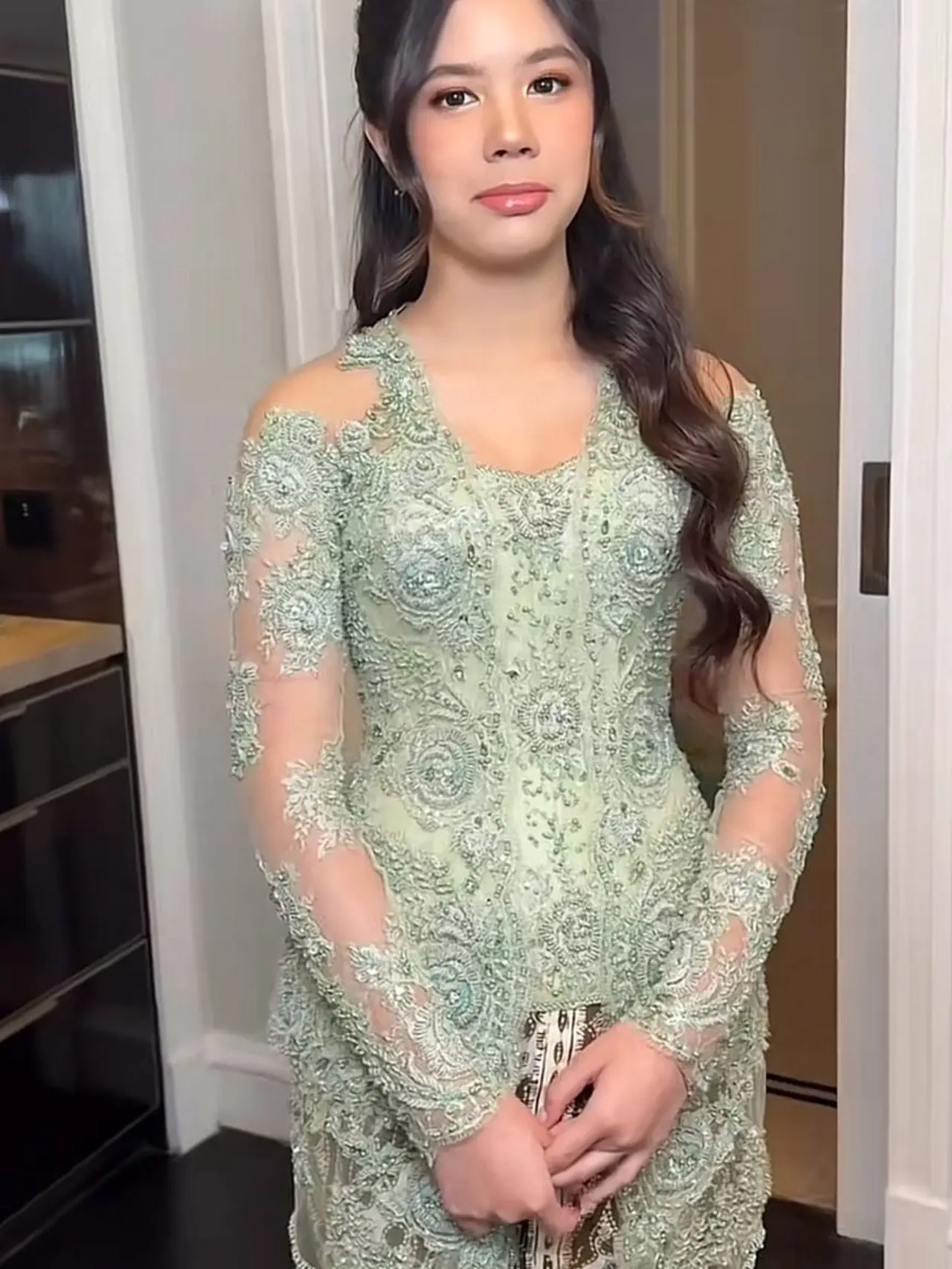 Aura Mewah dan Lembut Shafeea Ahmad Saat Hadiri Pernikahan Al Ghazali ...