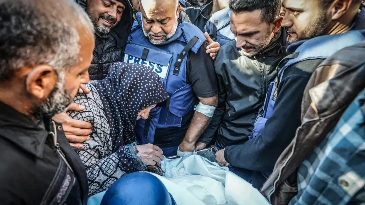 Al Jazeera Kutuk Israel atas Kematian 2 Jurnalis di Gaza - Global ...