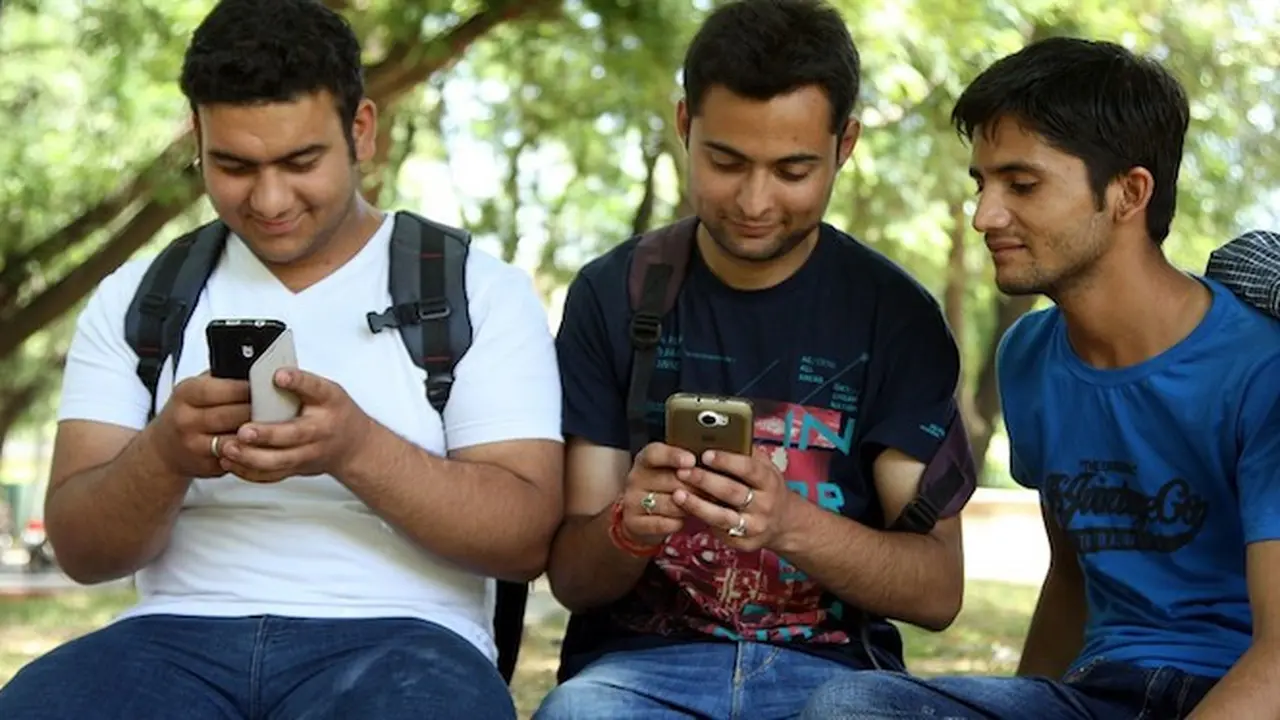 Deretan Aplikasi Android Populer yang Diam-Diam Kuras Baterai HP, Hapus ...