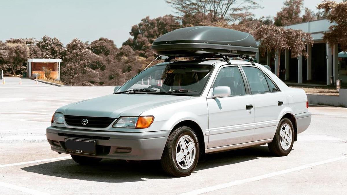 Bosan dengan Modifikasi Sedan yang Itu-Itu Aja? Pasang Roof Box Bisa ...