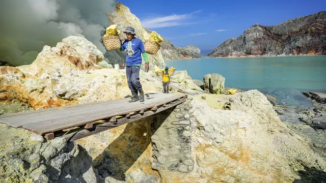 Wisata Kawah Ijen, Intip Pesona Kawah Biru Gunung Berapi yang Memukau ...