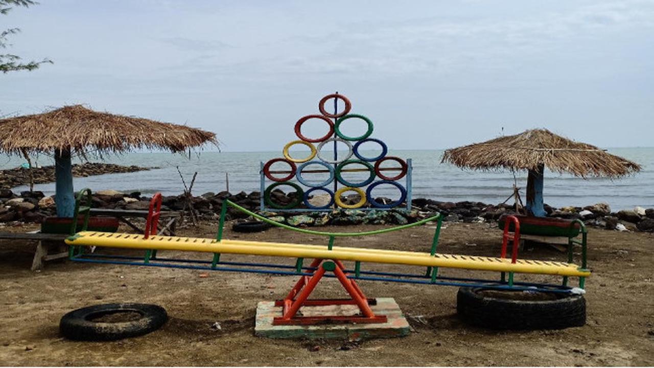 Pantai Tirta Ayu, Menikmati Suasana Pulau Dewata di Indramayu