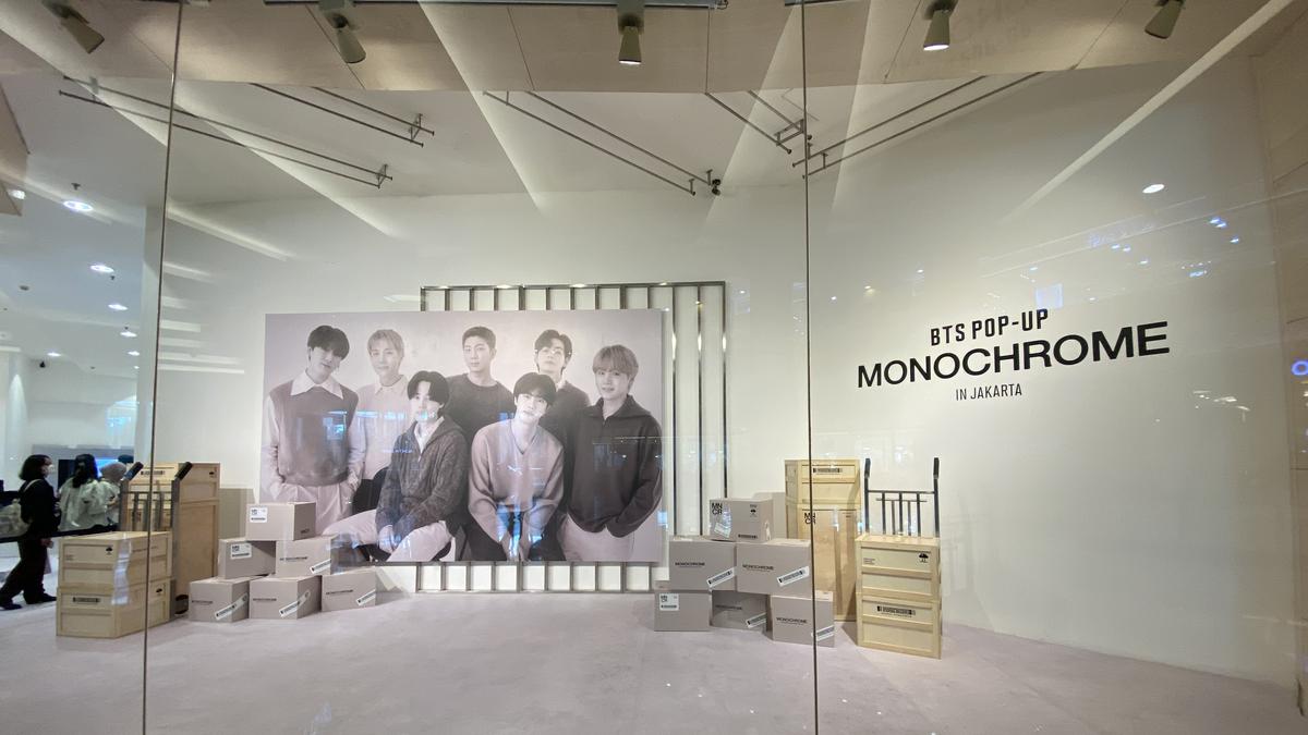 Mengobati Rasa Rindu dengan keTujuh Member BTS di BTS POP-UP: MONOCHROME Jakarta, Harga ...