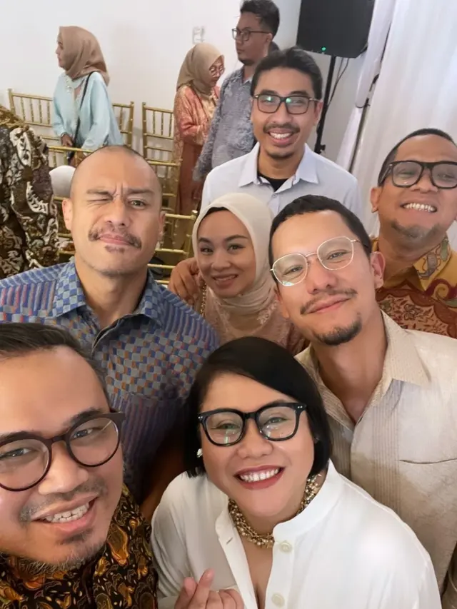 7 Potret Lamaran Angga Vokalis Maliq & D'Essentials, Jadi Keluarga Ryan ...