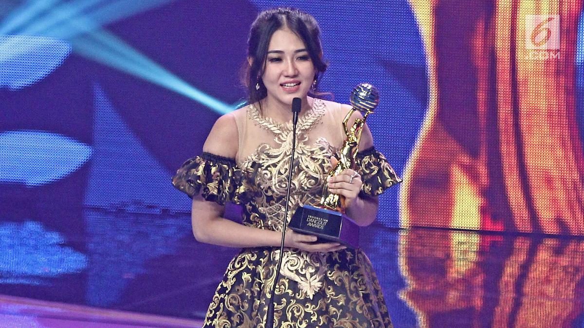 Via Vallen Kalahkan Ayu Ting Ting di Indonesian Dangdut Awards