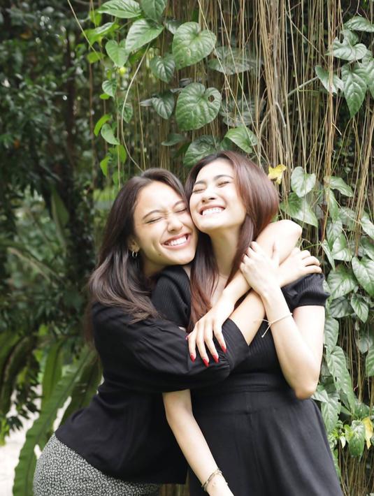 Potret Demmy Febriana Bareng Yasmine Napper yang Sering Dikira Seumuran - Foto Liputan6.com