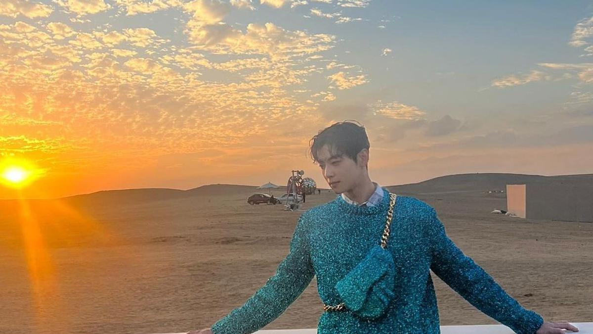 Aura Menawan Cha Eun Woo Saat Hadiri Show Dior Men 2023 di Ginza Mesir - Lifestyle Liputan6.com