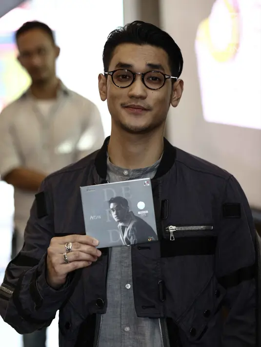 FOTO: Rayakan 10 Tahun Berkarya, Afgan Luncurkan Album Dekade - Foto ...