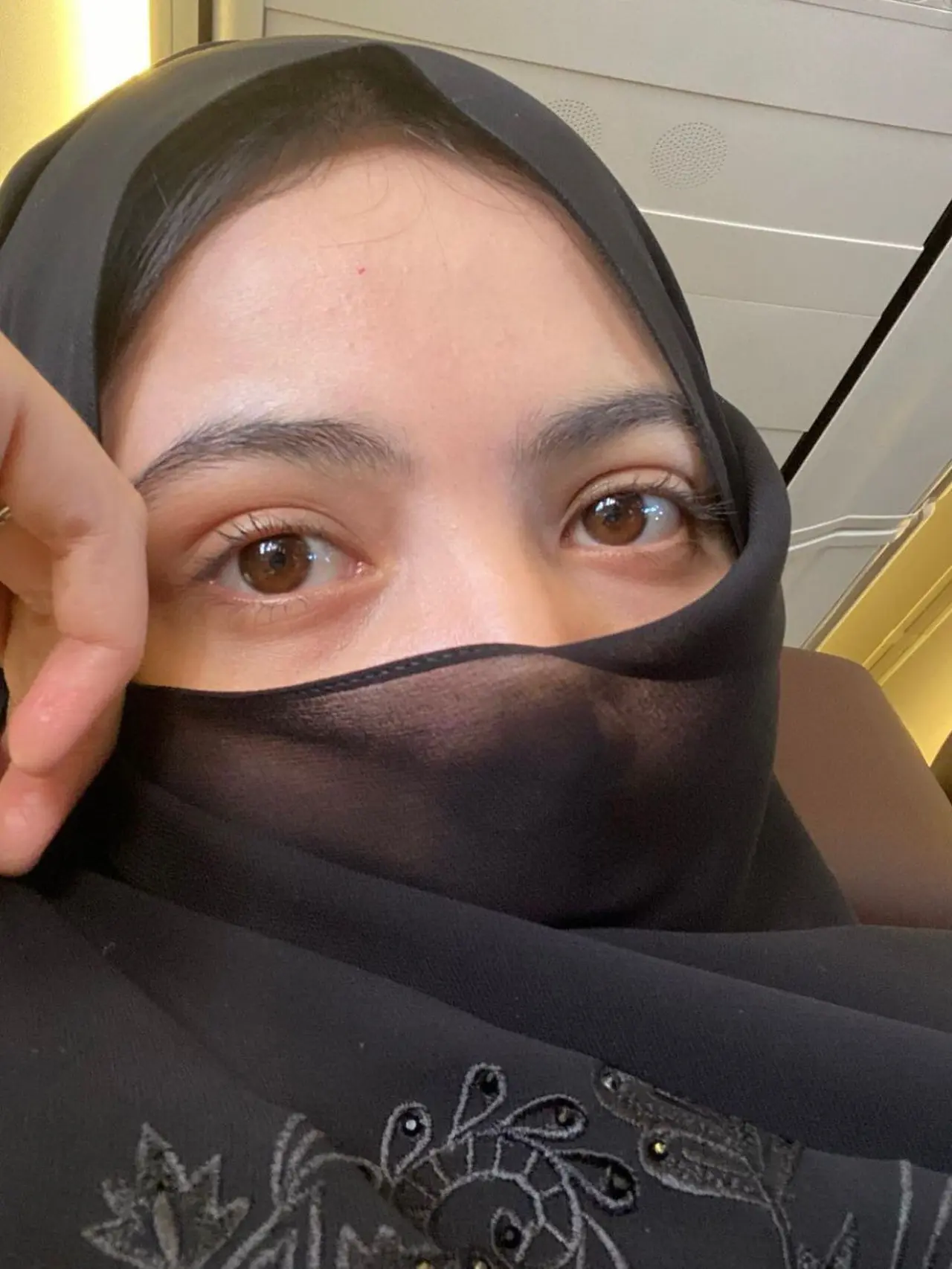 Potret Cantik Bulan Sutena Pakai Hijab, Warganet: Semoga Bisa Login ...