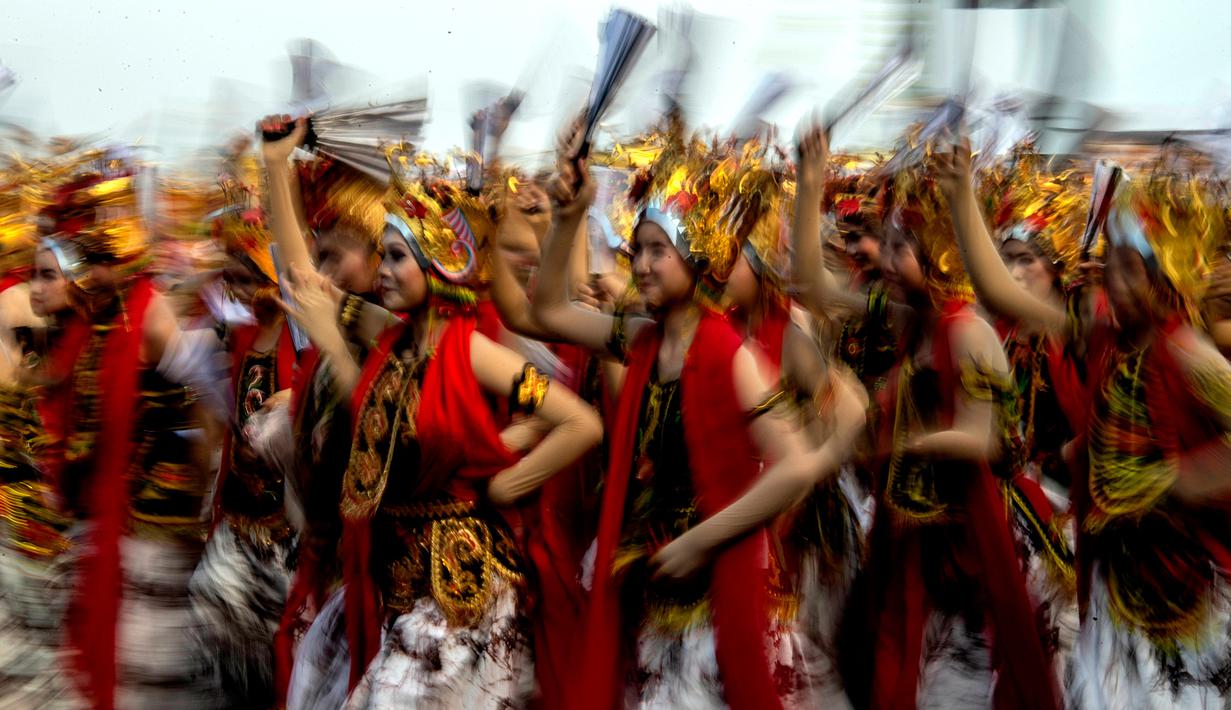 FOTO: Atraksi 1.300 Penari Gandrung Banyuwangi Memukau Wisatawan - Foto ...