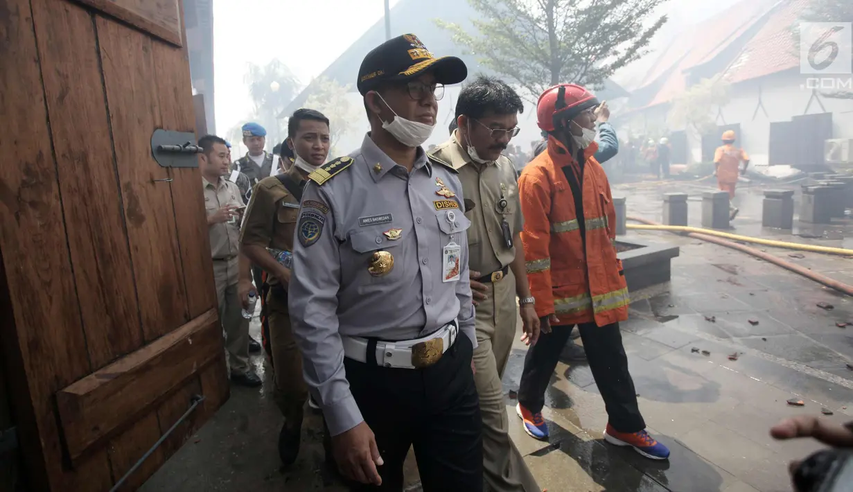 FOTO: Kenakan Seragam Dishub, Anies Baswedan Tinjau Kebakaran Museum ...