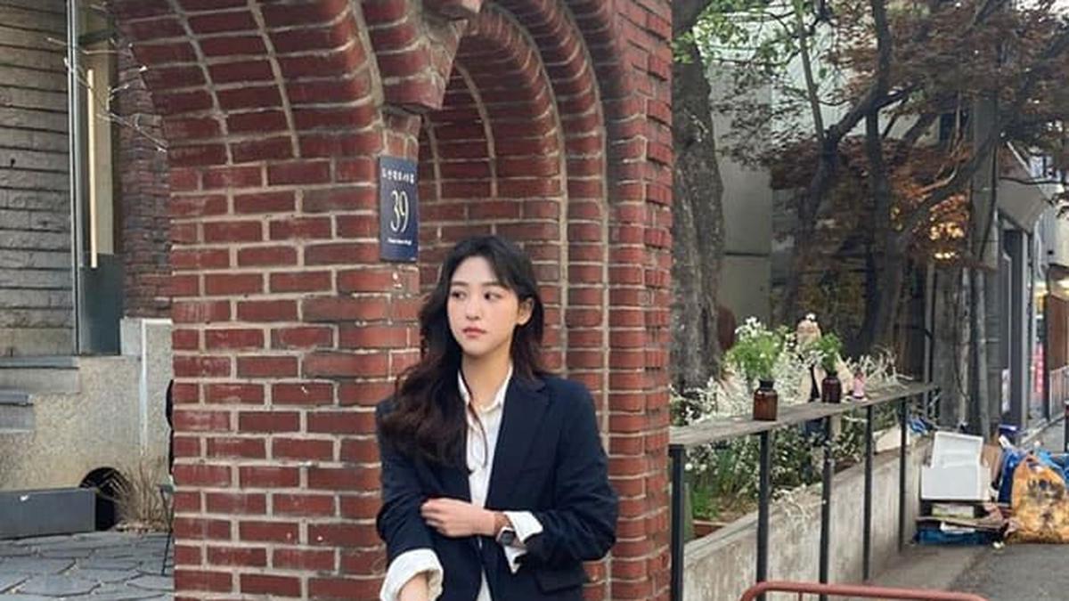 4 Ide Mix and Match Outfit ke Kampus ala Anak Fakultas Hukum - Fashion Fimela.com