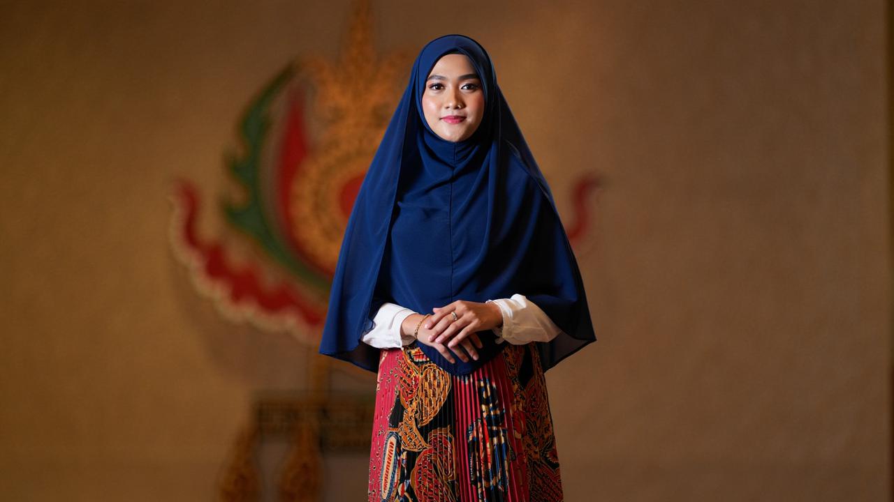 7 Inspirasi Model Batik Hijab Syari Elegan untuk Peringati Hari Batik 2 ...