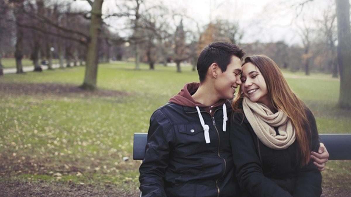 Pacar Kamu Pendiam 10 Hal Ini Akan Membuatmu Terpesona