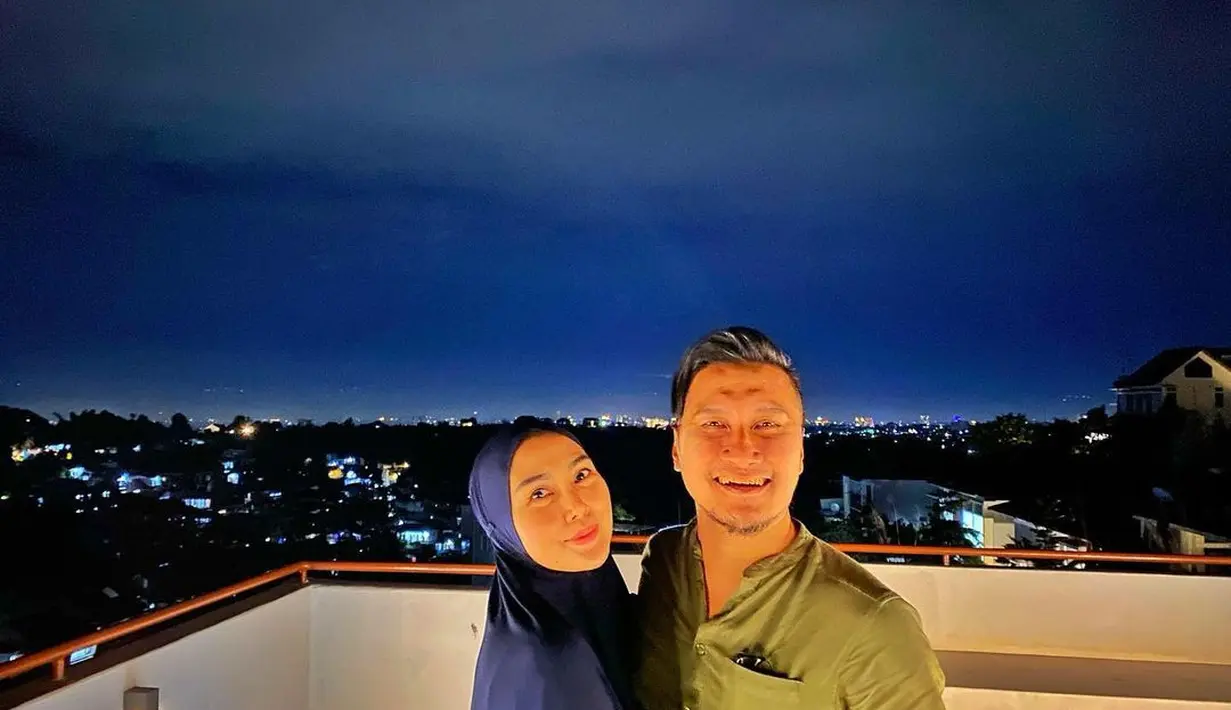 Minta Maaf ke Istri Usai Heboh Poligami, Potret Mesra Arie Untung dan ...