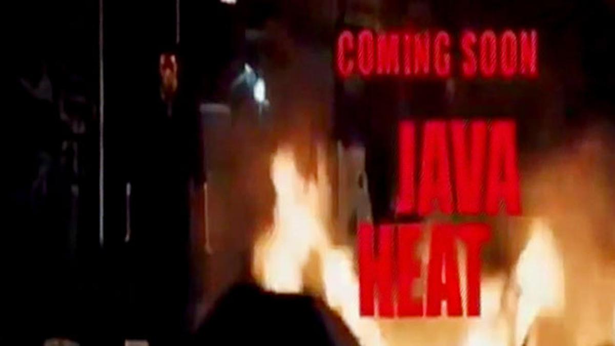 VIDEO: Java Heat, Kolaborasi Sineas Tanah Air-Hollywood - ShowBiz ...